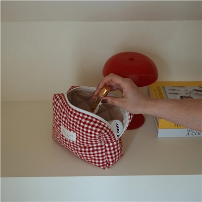 Gingham quilted pouch - Red | Buk & Nola